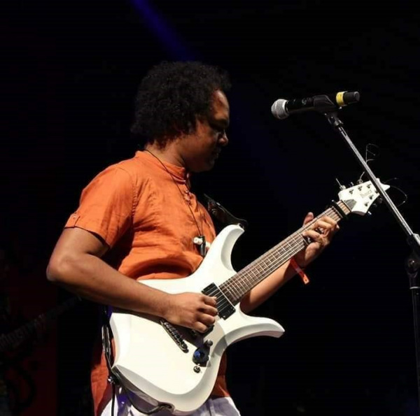 Dino Miranda ⚜ Online songs and bio of the artist — mdundo.com