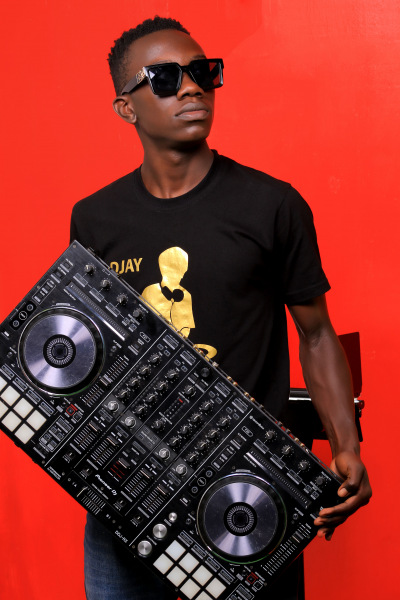 Dj Right ⚜ Online songs and bio of the artist — mdundo.com