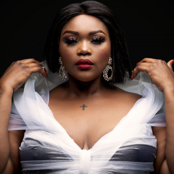 Cão by Júlia Duarte ⚜ Download or listen online — mdundo.com