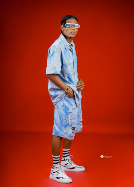 Tricky Dance by King Saczee ⚜ Download or listen online — mdundo.com