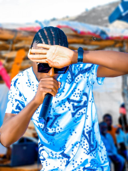 AMOEBA OFFICIAL ⚜ Online songs and bio of the artist — mdundo.com