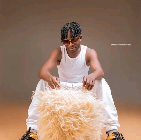 AMOEBA OFFICIAL ⚜ Online songs and bio of the artist — mdundo.com