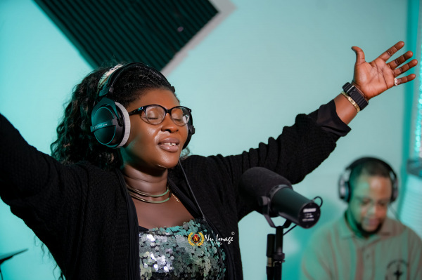 Esther Smith ⚜ Online songs and bio of the artist — mdundo.com